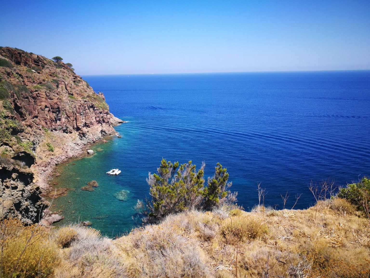 ISOLA DI CAPRAIA - Consigli utili per visitarla - Mare in Toscana